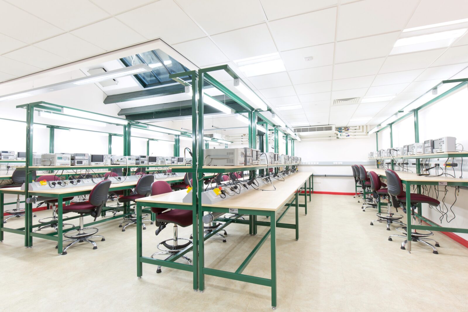 Assembled Workbenches vs Flat Pack Workbenches – Benchmaster